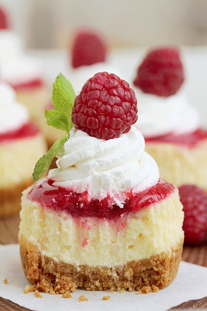 Raspberry Mini Cheesecakes Just Perfect For Upcoming Valentine´s Day..
